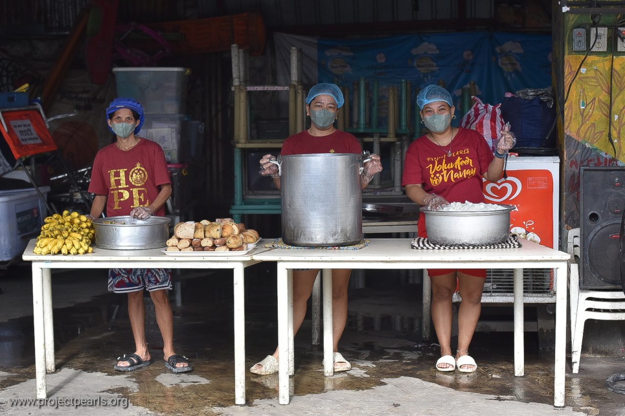 Hunger Relief Program in Tondo - Project PEARLS - Project PEARLS
