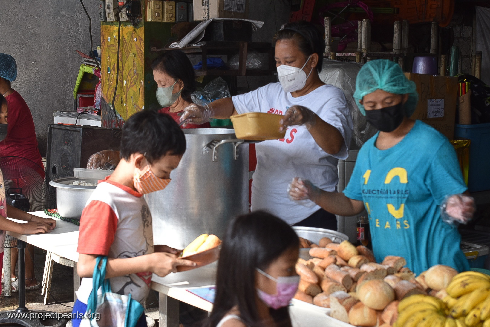 Hunger Relief Program in Tondo - Project PEARLS - Project PEARLS