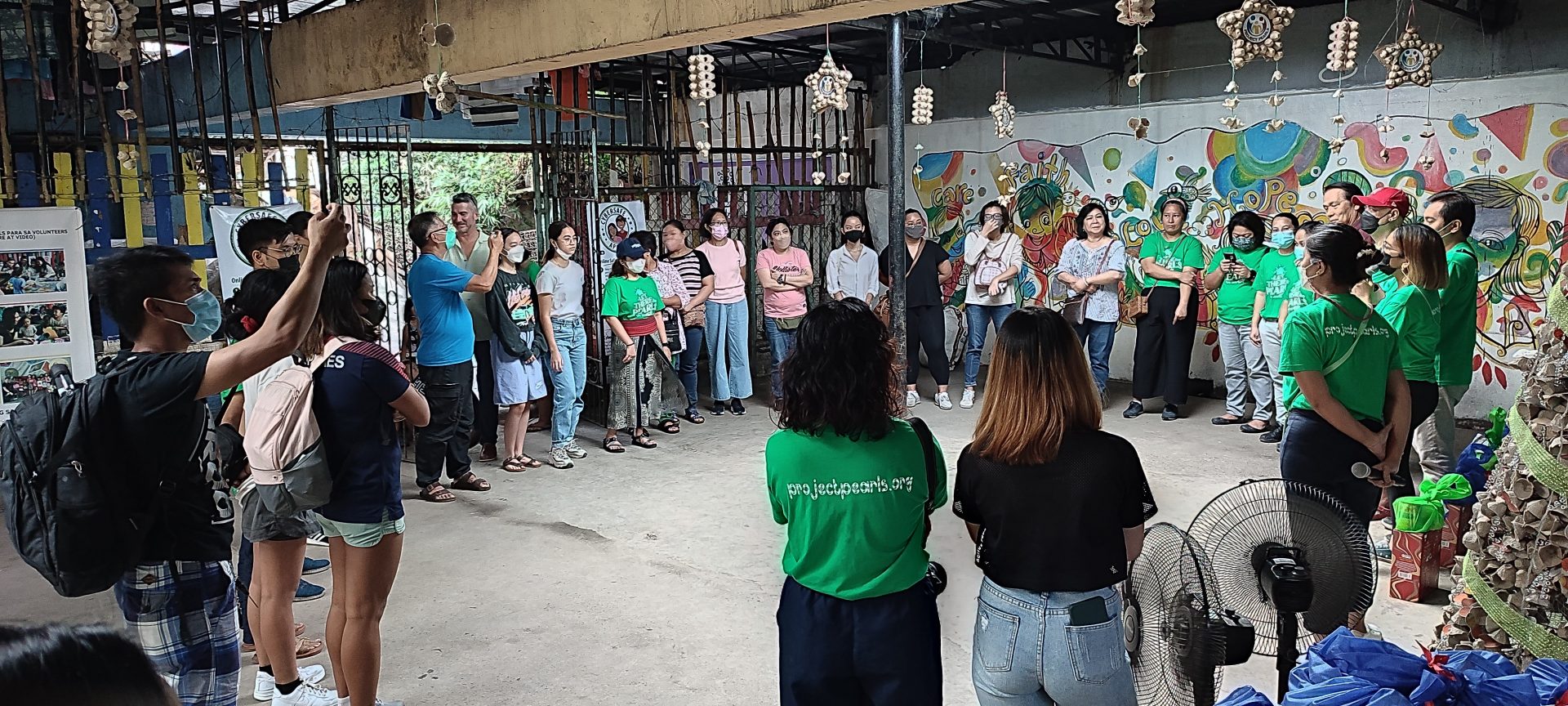 Noche Buena Distribution in Tondo, Manila - Project PEARLS - Project PEARLS