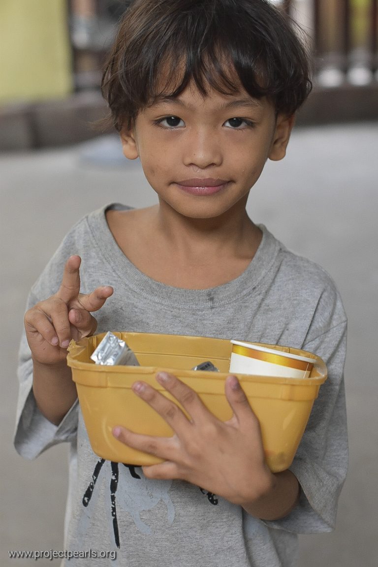 Distribution of Food Donation from SOS Philippines - Project PEARLS ...