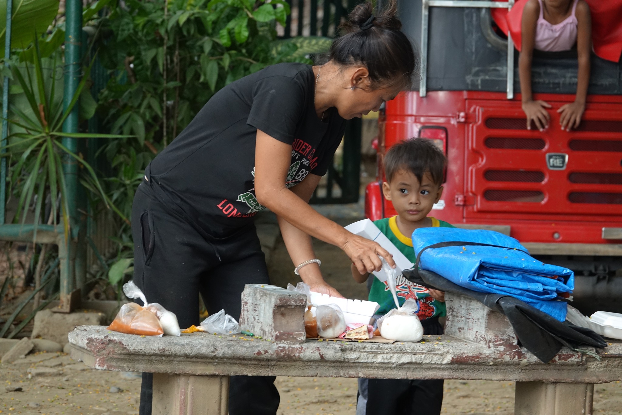 Feeding for the Manila Homeless - Project PEARLS - Project PEARLS