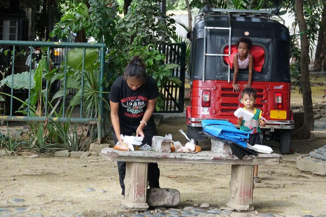 Feeding for the Manila Homeless - Project PEARLS - Project PEARLS