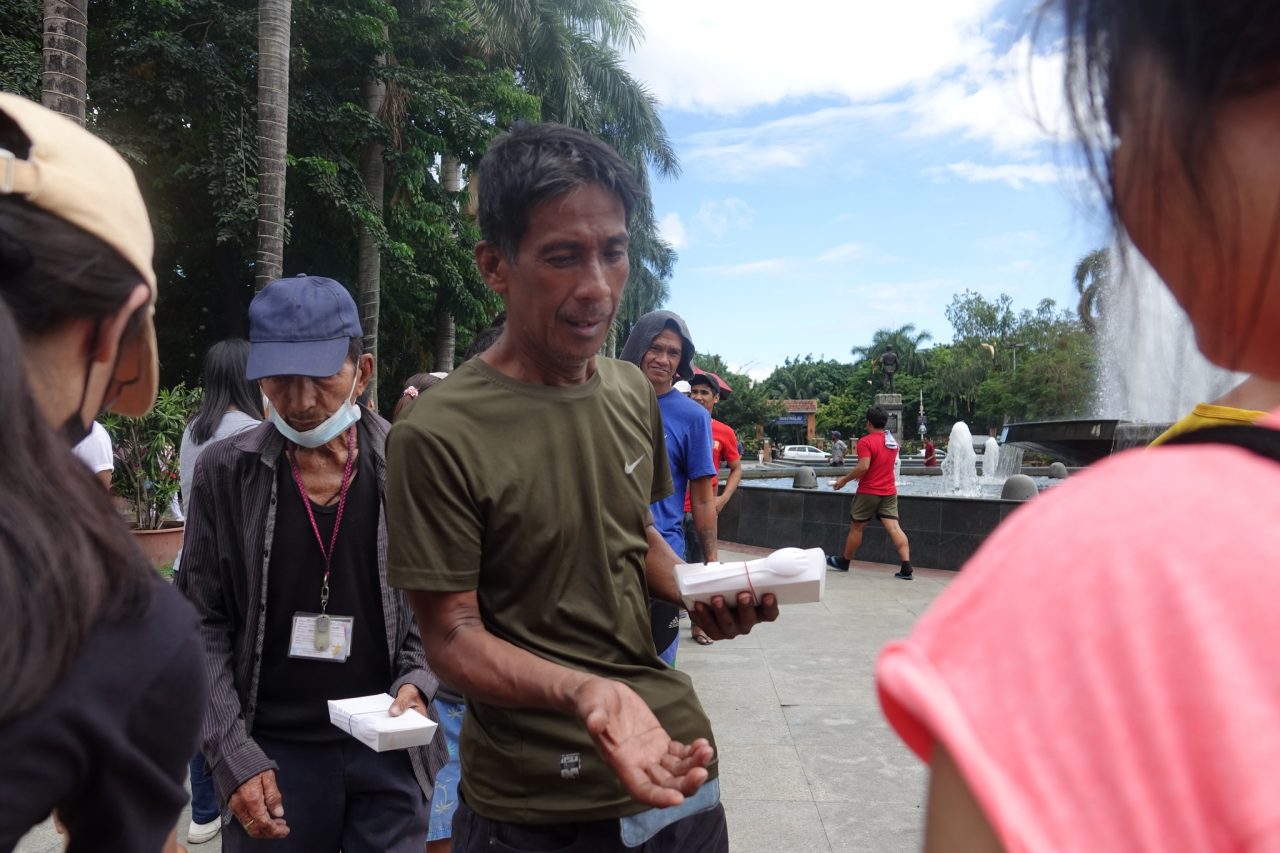 Feeding for the Manila Homeless - Project PEARLS - Project PEARLS