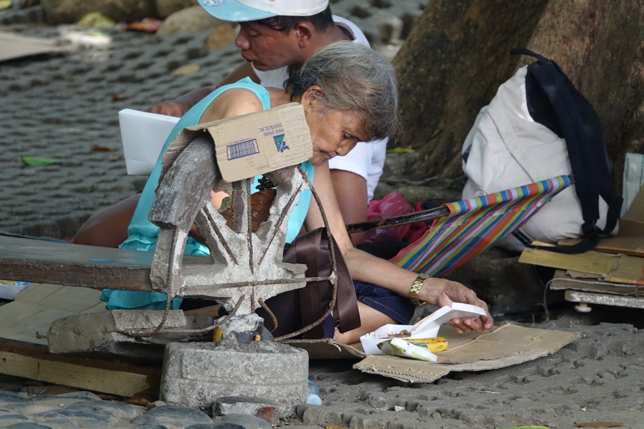 Feeding for the Manila Homeless - Project PEARLS - Project PEARLS
