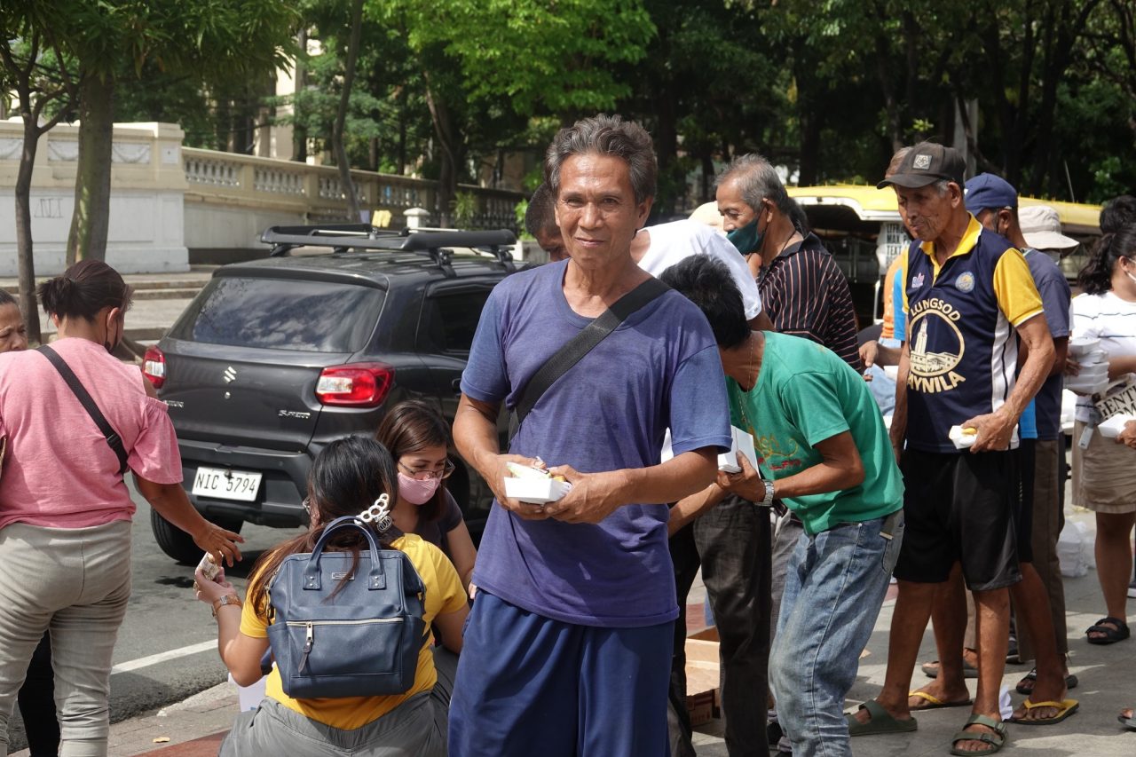 Feeding for the Manila Homeless - Project PEARLS - Project PEARLS