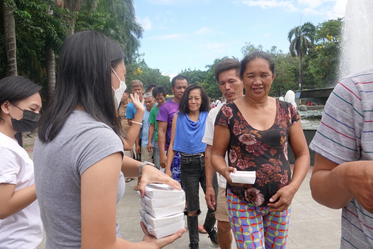 Feeding for the Manila Homeless - Project PEARLS - Project PEARLS