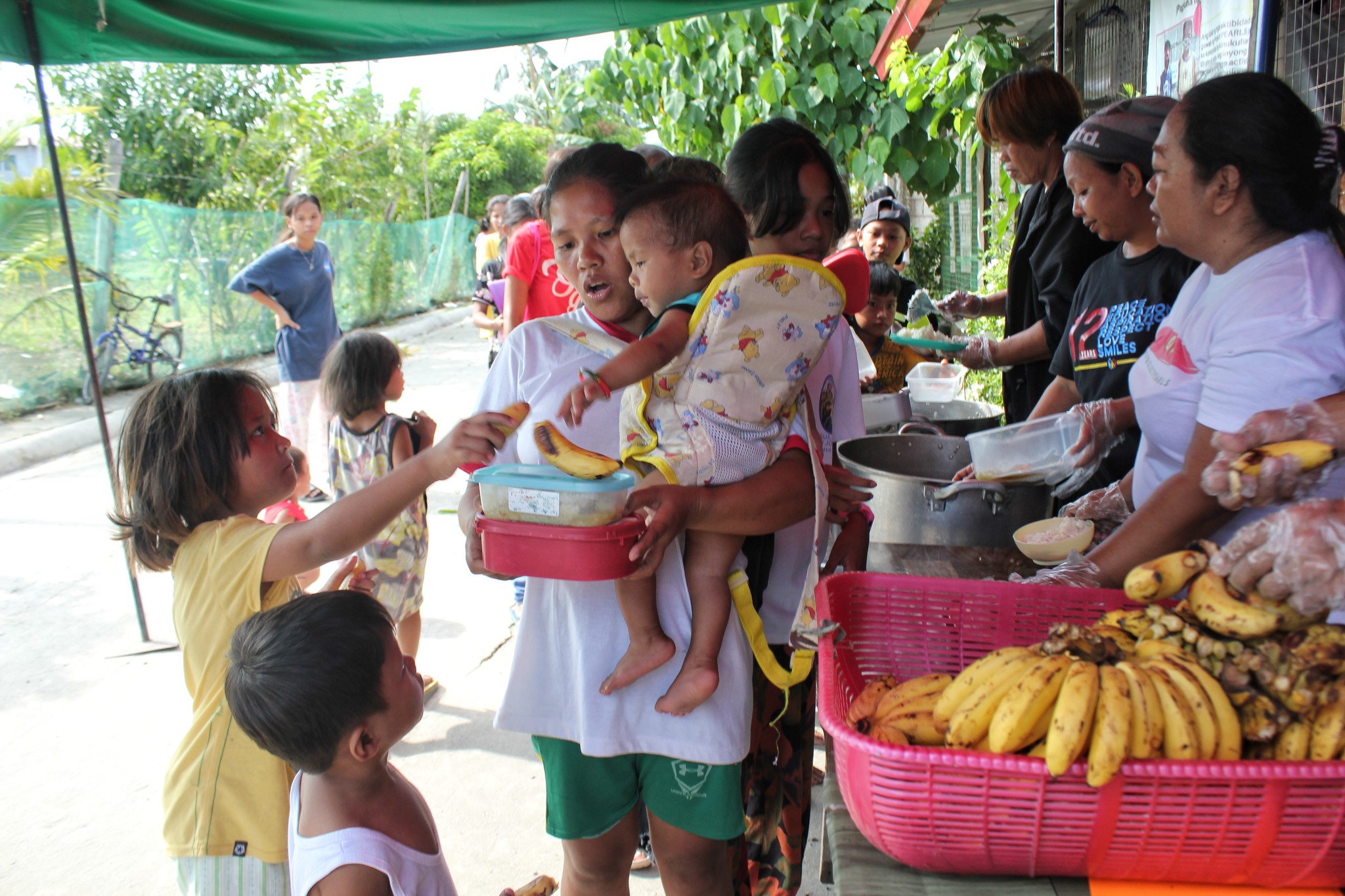 Hunger Relief in Tondo, Bulacan and Cavite - Project PEARLS - Project ...