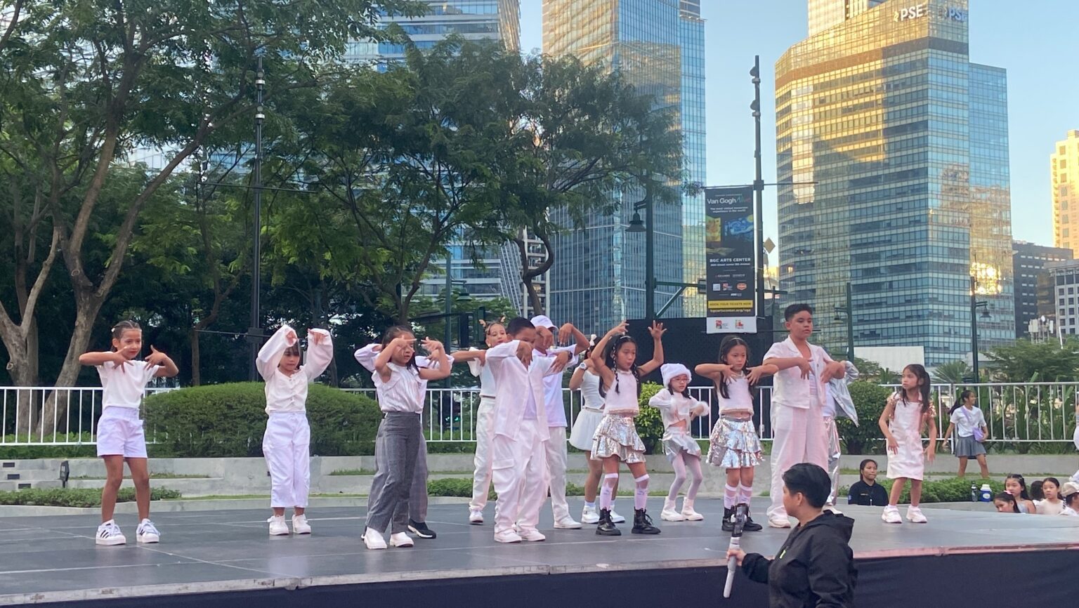 Sky Dance Avenue MNL: White Christmas Year-End Show - Project PEARLS ...