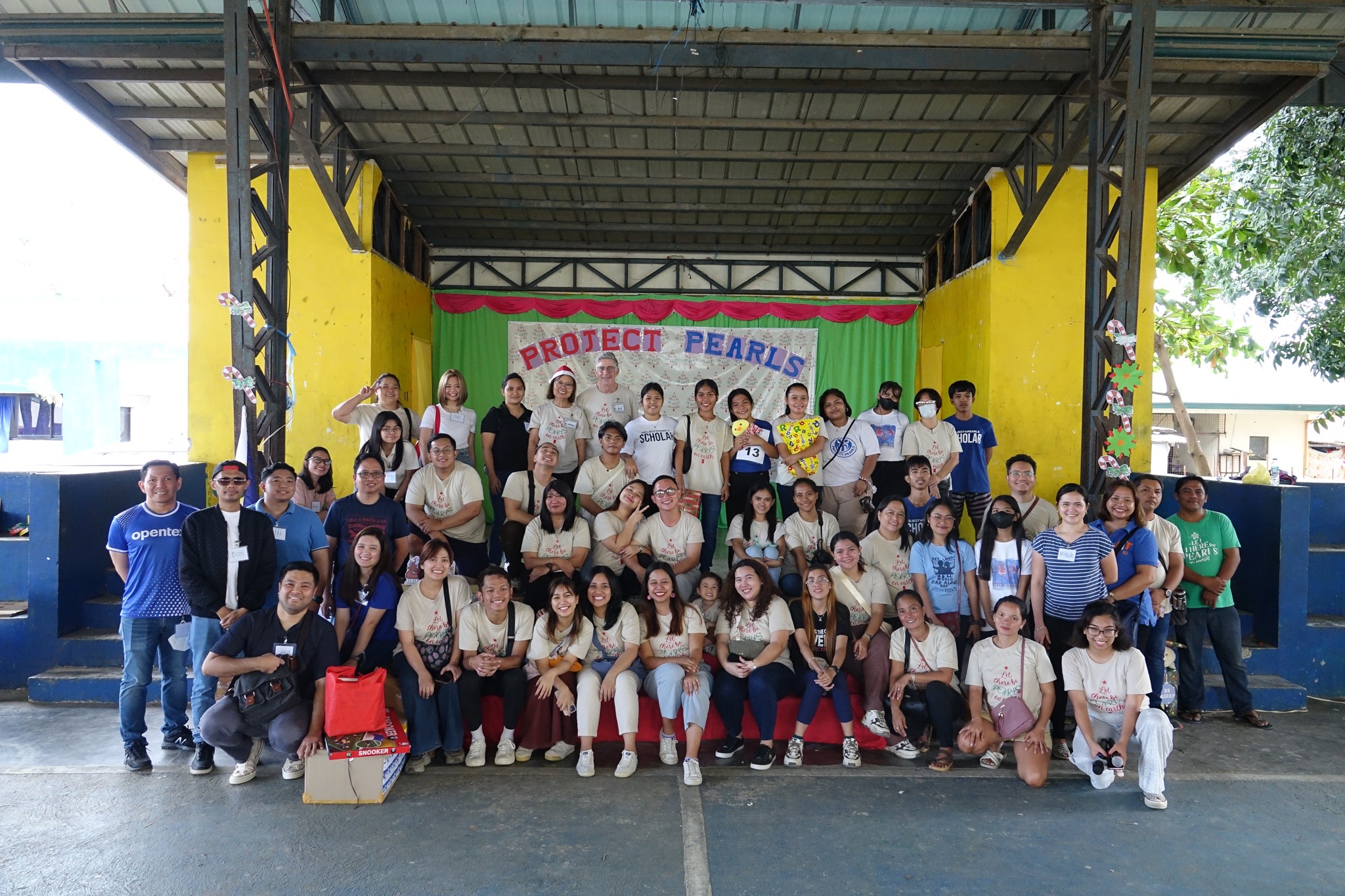 Gift-giving and Noche Buena Distribution in Bulacan - Project PEARLS ...