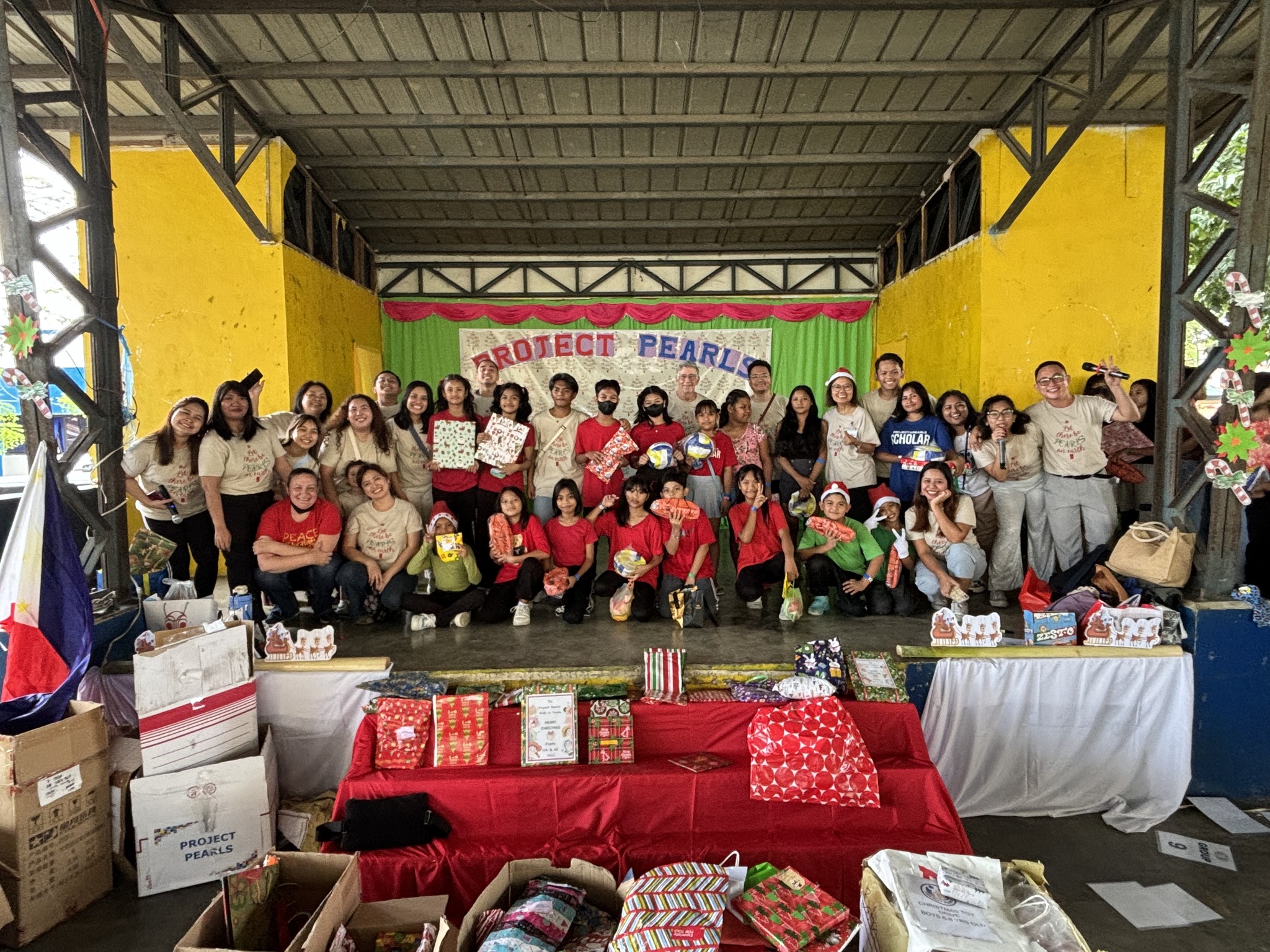 Gift-giving and Noche Buena Distribution in Bulacan - Project PEARLS ...