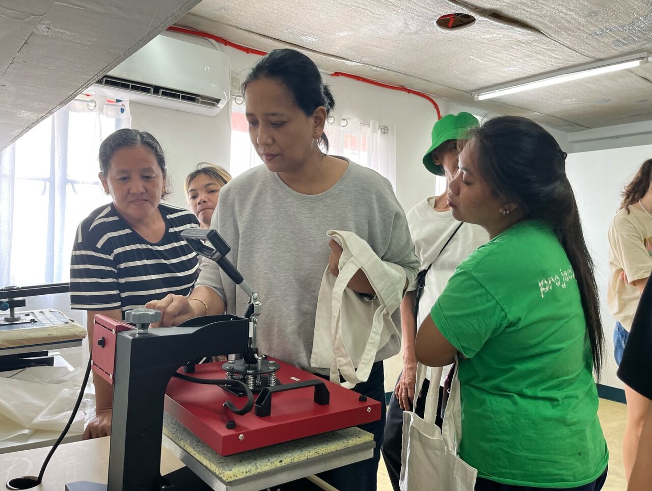 Workshop for Basic T-shirt Printing - Project PEARLS - Project PEARLS