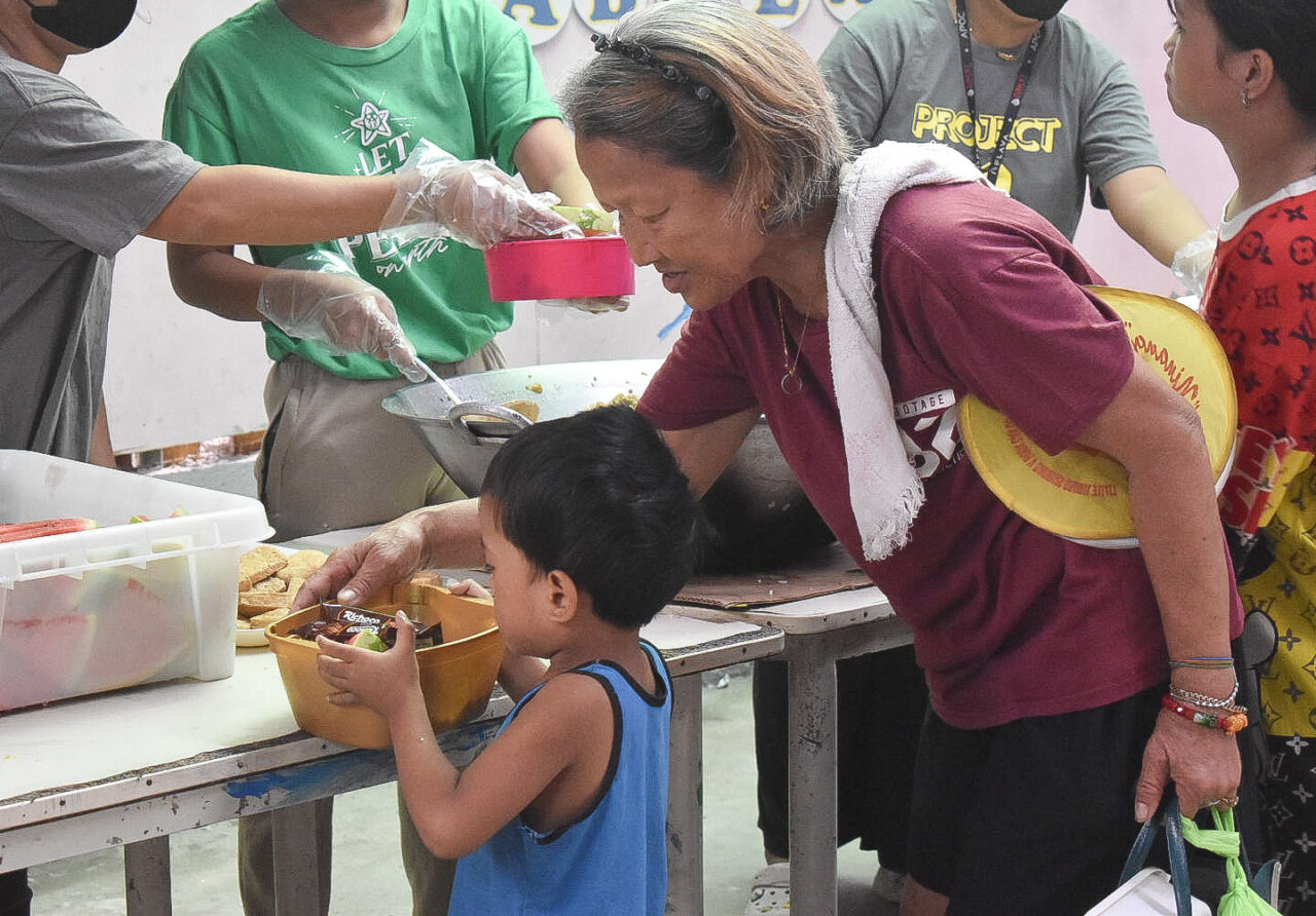 Hunger Relief Sponsored by Arriana Pabalate in Tondo - Project PEARLS ...